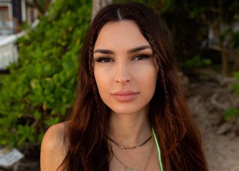 Elisabeth Rioux Sans Pantalon Avec Des Talons Vertigineux Au Festival Mode And Design