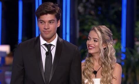 Elizabeth Weber And Zac Mirabelli Of Love Island Usa Season 1