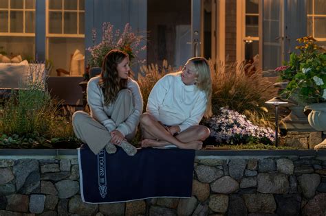 The Five Star Weekend Trailer Jennifer Garner Leads New Peacock