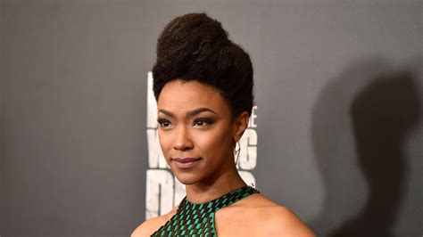 The Walking Deads Sonequa Martin Green Is Star Trek Discoverys Lead