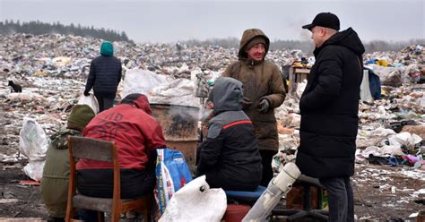 Два підприємця за щомісячну оренду в 20 тисяч збирають вторсировину на ...