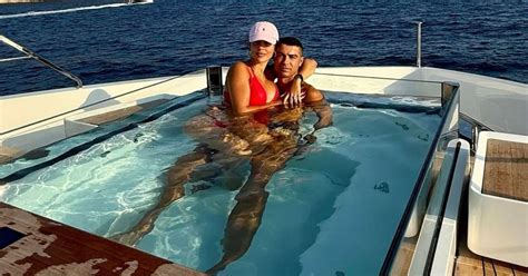 Cristiano Ronaldos Fiancée Wows In Teeny Tiny Beach Fits In New Photos