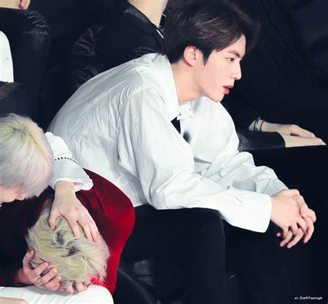 더쿠 Mga에서 이마까고 존잘소리 들었던 방탄소년단 진