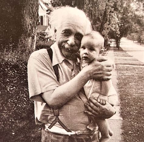 Albert Einstein Holding His Neighbors Son I Thought It Belonged On This Sub R Aww