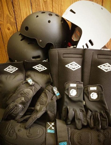 Safety First Tsg Shadow Kingkong Helme Handschuhe Kneepads Etc Crowstores Webseite
