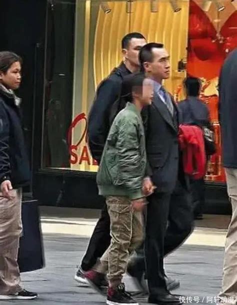 18岁何开梓：赌王家族新星，姑妈何超琼力挺，保镖护航未来接班人 360娱乐，你开心就好