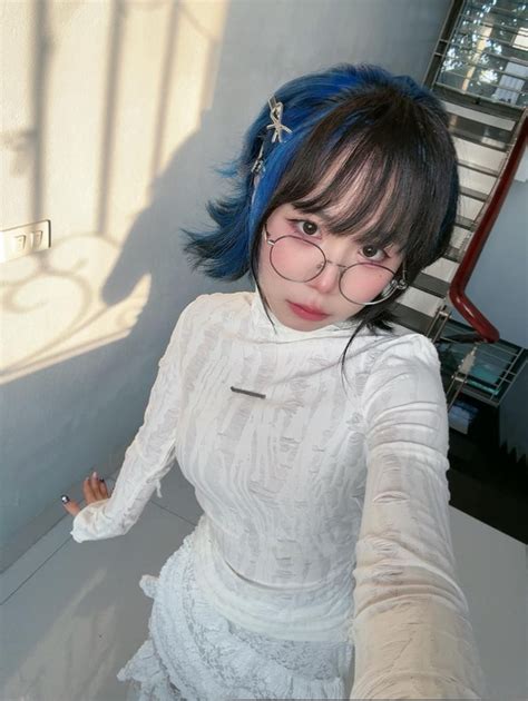 402 Ảnh Simmy Cute Hài Hước Và Đầy Màu Sắc