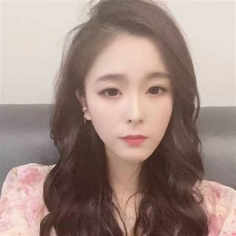 本田岬：体重 47kg，三围 85 57 85cm，e 罩杯的身材比例恰到好处。作品演艺风格