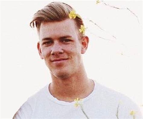 Della Lamberts Instagram Twitter And Facebook On Idcrawl