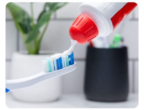 Toothpaste Topper Self Closing Toothpaste Cap Dispenser Self Cleaning