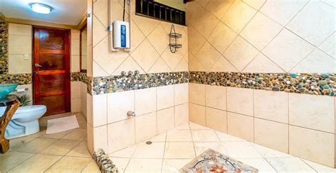 0 2 Acres 7 Bedroom Home With Pool In Central Location With Excellent