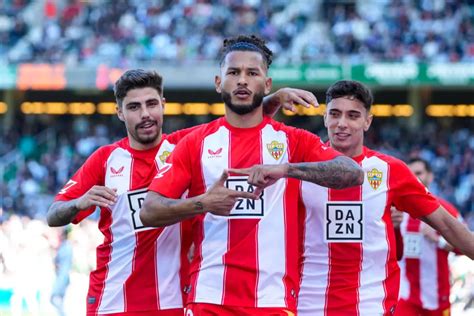 Luis Javier Suárez Figura Con Almería Lidera La Tabla De Goleadores En La Segunda De España