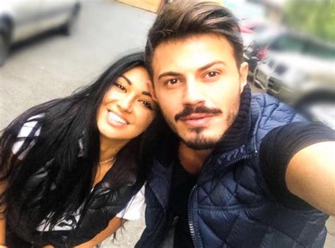 Elena Ionescu Ex Mandinga S A Căsătorit în Secret Artista Este însărcinată în Cinci Luni