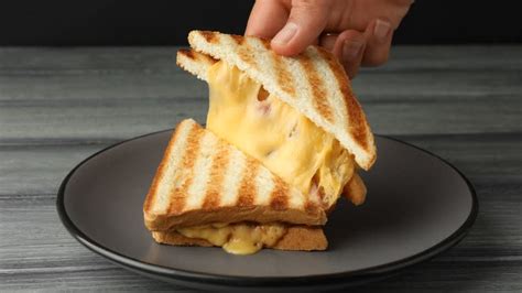 The Case For Cutting Your Sandwiches Diagonally
