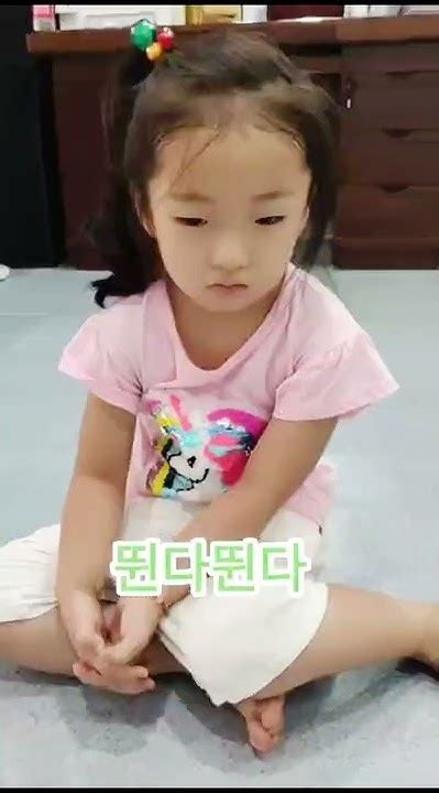 💕하윤이의 일상💕 줄넘기 귀엽고 사랑스런 하윤이가 오늘은 줄넘기 연습을 합니다~ 처음에는 좀 서툴다가 나중에는 뛰면서 줄넘기를ㅋㅋㅋ💛💛 Youtube