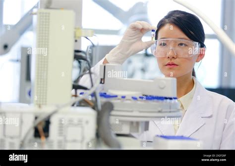 Researcher GC MS Gas Chromatograph With Mass Detector Analysis Of Organic Compounds In