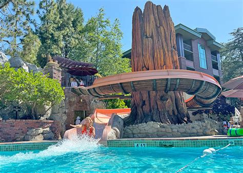 Disneyland Hotel California Pool