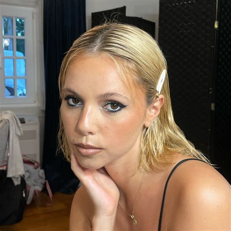 Laura Dutra 10 Looks De Beleza Da Atriz Que Está A Conquistar O País