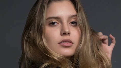 3 Rare Red Flags That Make A Woman Totally Incompatible With A Man Yourtango