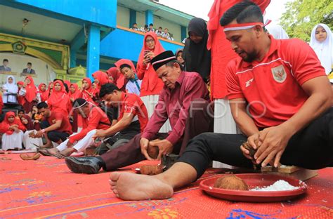 Lomba Kupas Dan Kukur Kelapa Antar Guru Di Aceh Barat Antara Foto