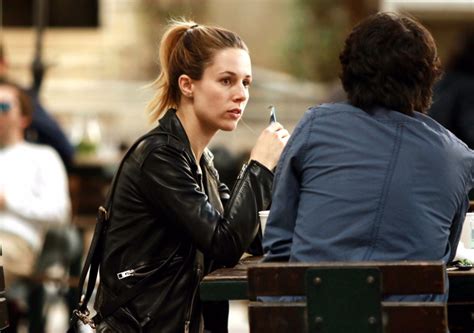 אלונה טל כשאני כבר בארץ יש לי יום יום חג Tmi