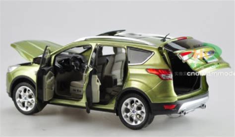 118 Dealer Edition Ford Escape Kuga Dark Green Diecast Car Model