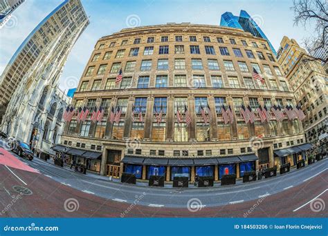 Edificios Comerciales Antiguos Decorados Con Banderas Americanas