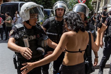 Dozens Arrested In Istanbul As Lgbt Marchers Try To Defy Pride Ban