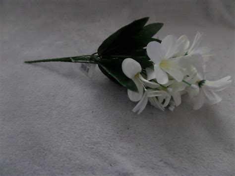 Kunstlill Kelluke Valge Põlde Talu Koduaed