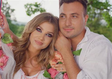 Codruţa Filip Apariție Rară în Costum De Baie Cum A Filmat O Valentin Sanfira Pe Soția Lui în