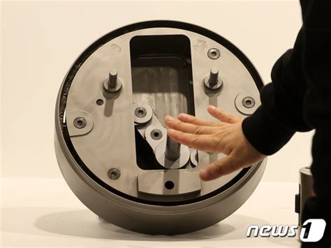 유니휠 안에 들어간 감속기·드라이브 샤프트·등속 조인트 뉴스1