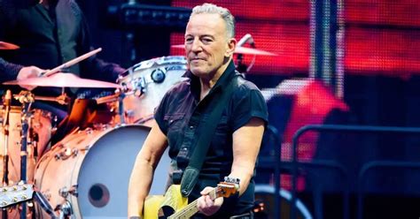 After Decades Bruce Springsteen Returns To His Elementary School — And