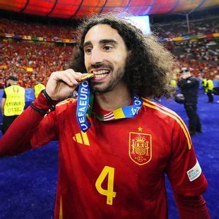 Em 2024 Marc Cucurella Färbt Sich Die Haare In Ungewöhnlicher Farbe