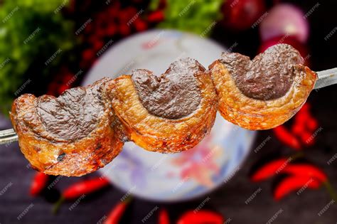 Picanha Assada Na Churrasqueira A Carvão Foto Premium