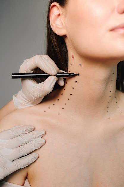 Premium Photo Cosmetologist Is Drawing Dotes Before Botulinum Toxin Injection In Platysma Of A
