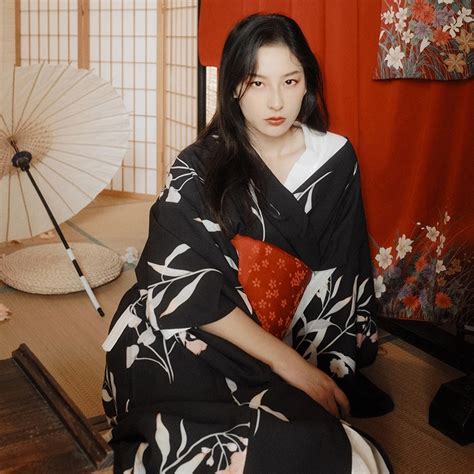 Japanisches Kleid Im Kimono Stil Japanischer Kimono