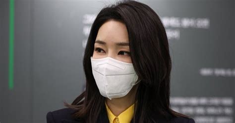 춘추관 문학특별전시회 찾은 김건희 여사