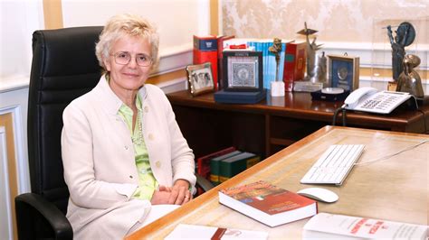 Elena Cattaneo E La Scienza La Sfida Più Grande è Riuscire A Strappare Un Millimetro All