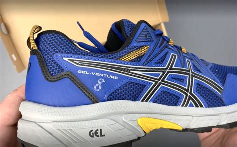 Распаковываю кроссовки Asics Gel-Venture 8