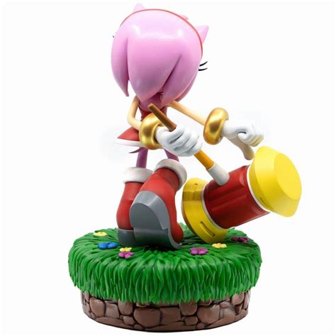 Sonic The Hedgehog Amy Rose Statue