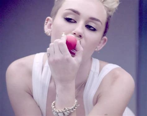 Miley Cyrus We Cant Stop Mirror Online