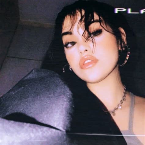 تنها چیزی که الان نیاز دارم اینه که بشینم با اِمی واین هوس یه مکالمه