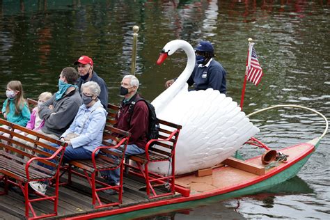 Bostan Swan Boat