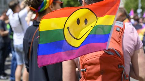 Leiter Von Ostschweizer Lgbtq Verein Hatten Sex Mit Jugendlichen