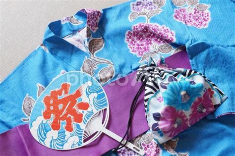 浴衣と巾着と祭のうちわ 帯 ゆかた 水色 No 27347154｜写真素材なら「写真ac」無料（フリー）ダウンロードok