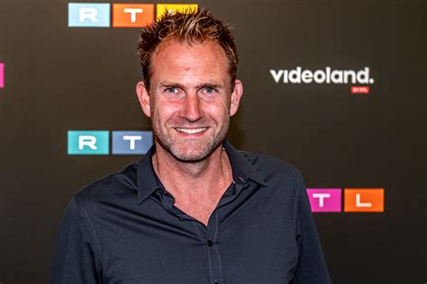 Boer Tom Over Pasgeboren Dochter Nu Al Voorzichtiger