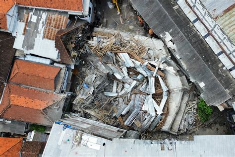 Indonesia School Collapse Rescuers Race To Save Students