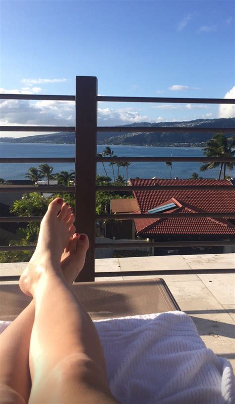 Janel Parrishs Feet