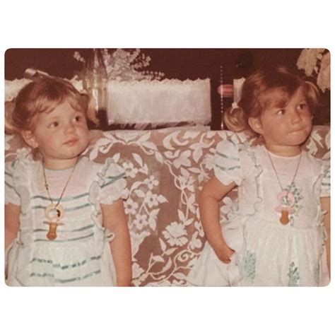 Gisele E Irmã Gêmea Patrícia Twin Pictures Twin Photos Gisele