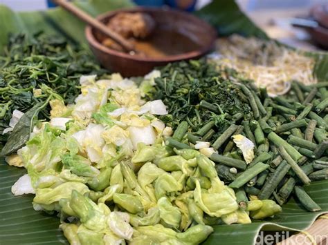 Cerita Bu Hermin Saat Warung Nasi Pecelnya Disambangi Sri Mulyani
